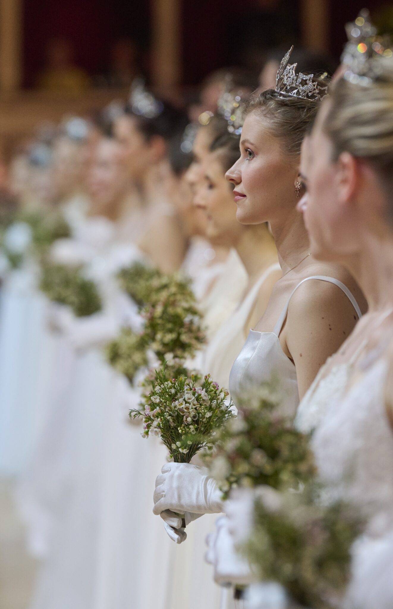 Wiener Opernball 2024: Swarovski enthüllt neue Tiara - Wienerin